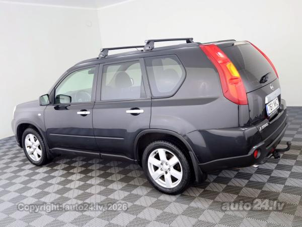 Black Nissan X-Trail 2007 in Tallinn, with an engine capacity of 2.50 L and mileage of 237 thousand km for 3199 €, photo 4 on AUTOMOTO.COM.LV