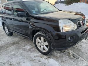 Melns Nissan X-Trail 2007 Panevēža, ar dzinēja tilpumu 2.00 L un nobraukumu 392 tūkst. km par 2600 €, foto  vietnē AUTOMOTO.COM.LV
