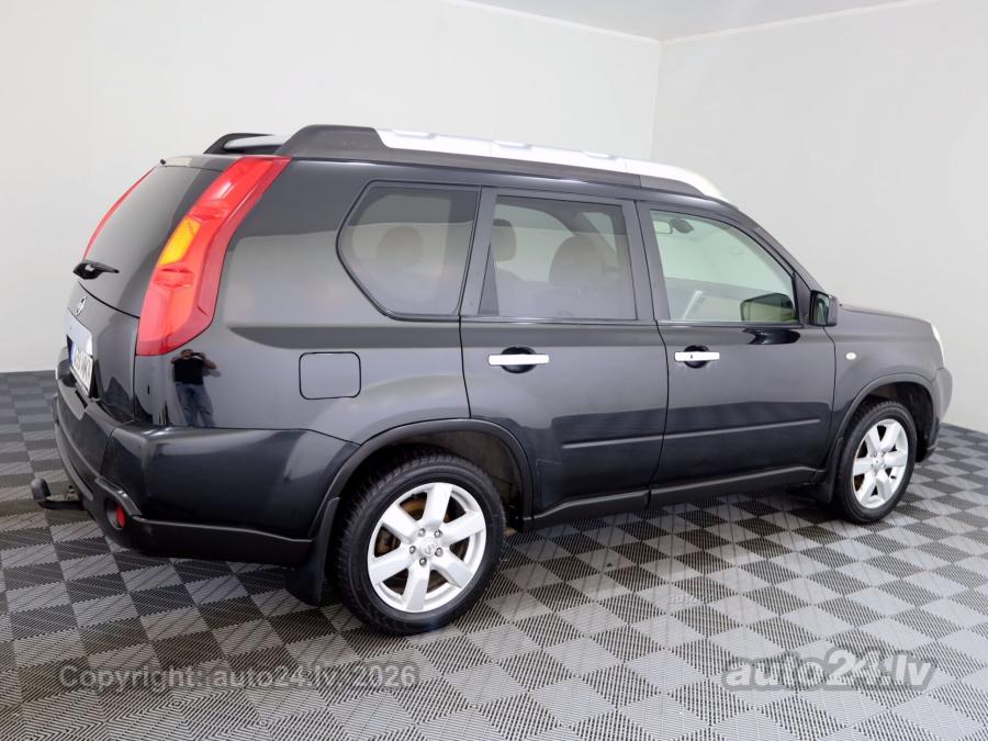Black Nissan X-Trail 2007 in Tallinn, with an engine capacity of 2.00 L and mileage of 377 thousand km for 2499 €, photo 4 on AUTOMOTO.COM.LV