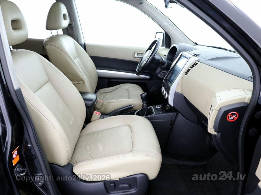 Black Nissan X-Trail 2007 in Tallinn, with an engine capacity of 2.00 L and mileage of 377 thousand km for 2499 €, photo 7 on AUTOMOTO.COM.LV