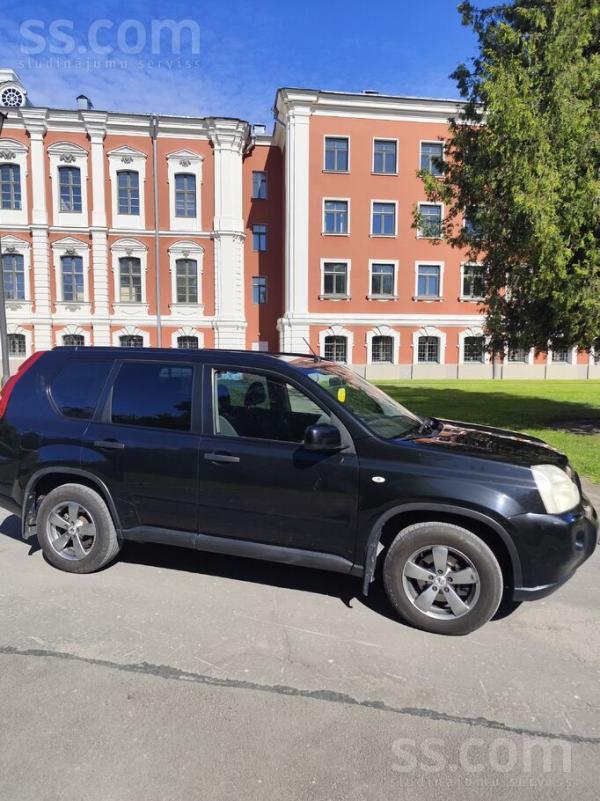 Black Nissan X-Trail 2007 in Jelgava, with an engine capacity of 2.00 L and mileage of 359 thousand km for 3800 €, photo 2 on AUTOMOTO.COM.LV