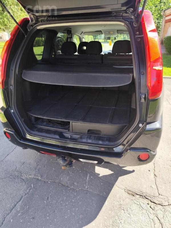 Black Nissan X-Trail 2007 in Jelgava, with an engine capacity of 2.00 L and mileage of 359 thousand km for 3800 €, photo 4 on AUTOMOTO.COM.LV