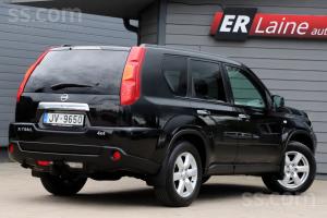 Черный Ниссан ИксТрейл 2007 в Тукумс, объемом двигателя 2.00 л и пробегом 323 тыс. км за 3200 €, фото 4 на AUTOMOTO.COM.LV