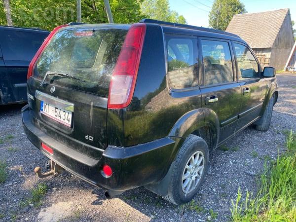 Black Nissan X-Trail 2007 in Cesis, with an engine capacity of 2.20 L and mileage of 316 thousand km for 800 €, photo 3 on AUTOMOTO.COM.LV