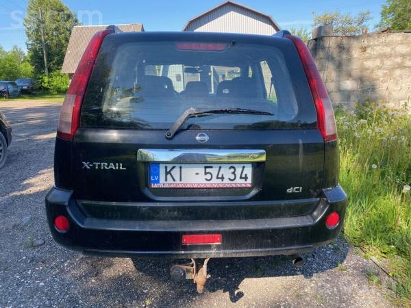 Black Nissan X-Trail 2007 in Cesis, with an engine capacity of 2.20 L and mileage of 316 thousand km for 800 €, photo 4 on AUTOMOTO.COM.LV