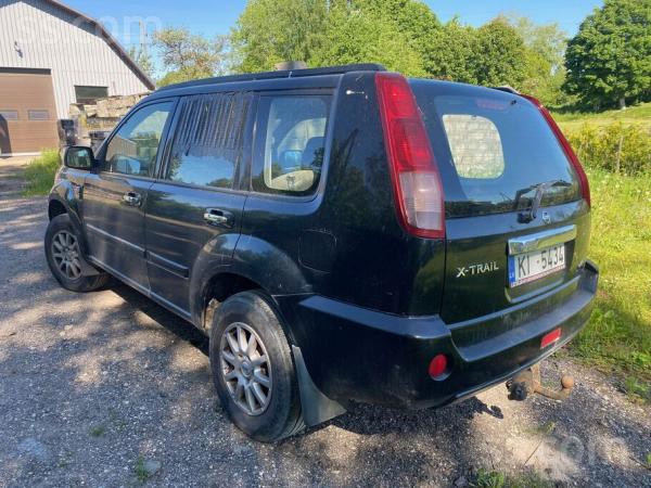 Black Nissan X-Trail 2007 in Cesis, with an engine capacity of 2.20 L and mileage of 316 thousand km for 800 €, photo 5 on AUTOMOTO.COM.LV