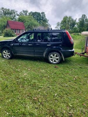 Melns Nissan X-Trail 2007 Ogre, ar dzinēja tilpumu 2.20 L un nobraukumu 325 tūkst. km par 1250 €, foto  vietnē AUTOMOTO.COM.LV