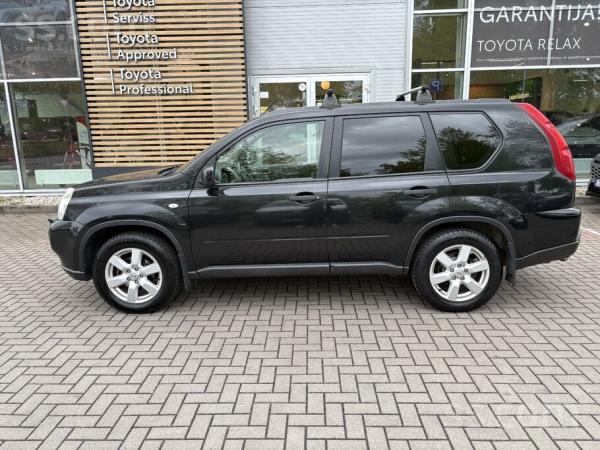 Black Nissan X-Trail 2007 in Ventspils, with an engine capacity of 2.50 L and mileage of 244 thousand km for 4390 €, photo 2 on AUTOMOTO.COM.LV