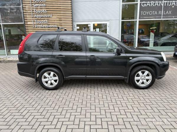 Black Nissan X-Trail 2007 in Ventspils, with an engine capacity of 2.50 L and mileage of 244 thousand km for 4390 €, photo 3 on AUTOMOTO.COM.LV