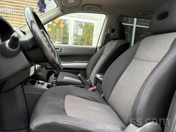 Black Nissan X-Trail 2007 in Ventspils, with an engine capacity of 2.50 L and mileage of 244 thousand km for 4390 €, photo 5 on AUTOMOTO.COM.LV