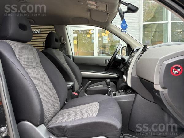 Black Nissan X-Trail 2007 in Ventspils, with an engine capacity of 2.50 L and mileage of 244 thousand km for 4390 €, photo 7 on AUTOMOTO.COM.LV