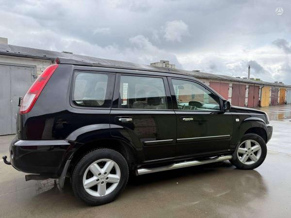 Black Nissan X-Trail 2007 in Kaunas, with an engine capacity of 2.18 L and mileage of 230 thousand km for 1850 €, photo 3 on AUTOMOTO.COM.LV