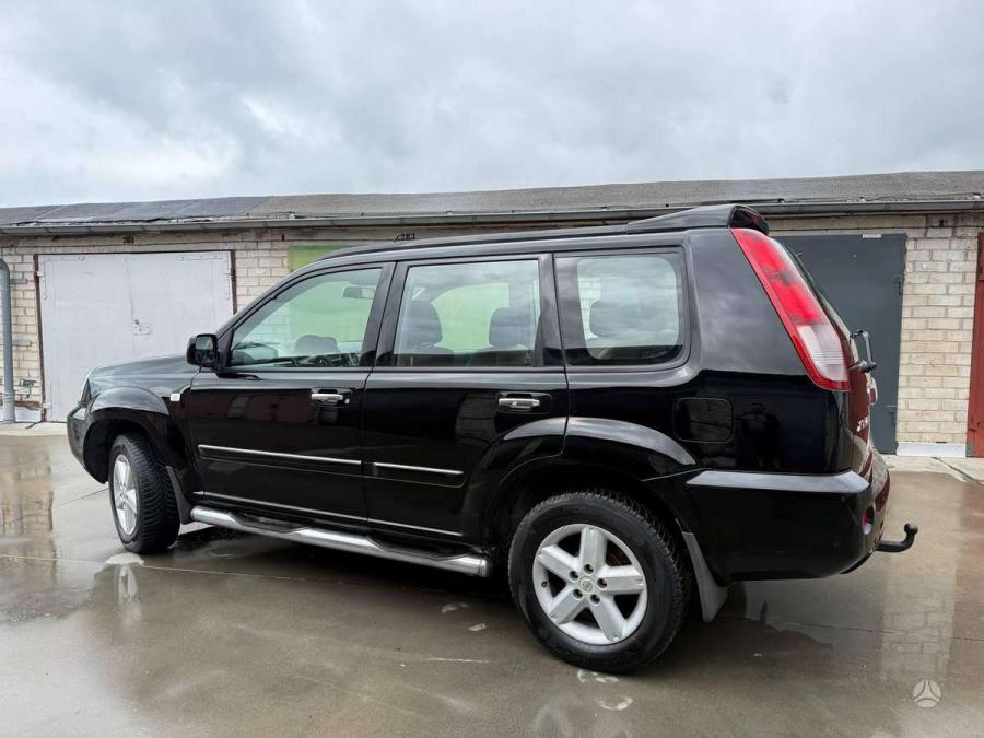Black Nissan X-Trail 2007 in Kaunas, with an engine capacity of 2.18 L and mileage of 230 thousand km for 1850 €, photo 6 on AUTOMOTO.COM.LV
