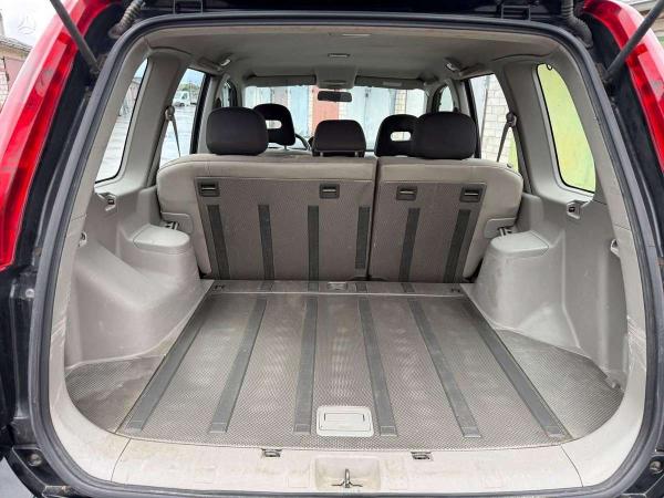 Black Nissan X-Trail 2007 in Kaunas, with an engine capacity of 2.18 L and mileage of 230 thousand km for 1850 €, photo 10 on AUTOMOTO.COM.LV