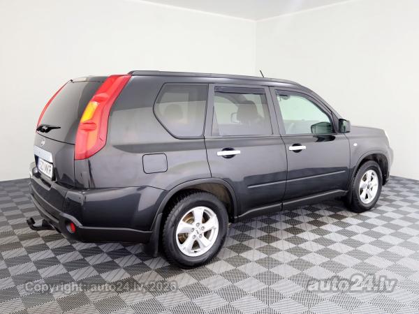 Black Nissan X-Trail 2007 in Tallinn, with an engine capacity of 2.50 L and mileage of 319 thousand km for 1999 €, photo 4 on AUTOMOTO.COM.LV