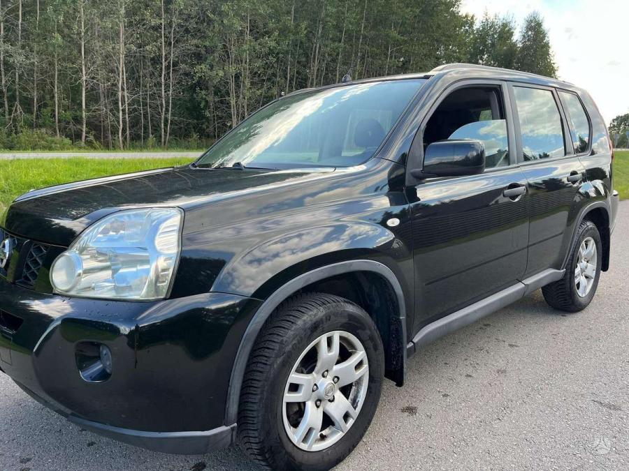 Black Nissan X-Trail 2007 in Plunge, with an engine capacity of 2.00 L and mileage of 260 thousand km for 3850 €, photo 1 on AUTOMOTO.COM.LV
