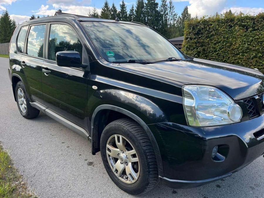 Black Nissan X-Trail 2007 in Plunge, with an engine capacity of 2.00 L and mileage of 260 thousand km for 3850 €, photo 3 on AUTOMOTO.COM.LV