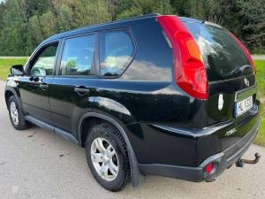 Black Nissan X-Trail 2007 in Plunge, with an engine capacity of 2.00 L and mileage of 260 thousand km for 3850 €, photo 4 on AUTOMOTO.COM.LV