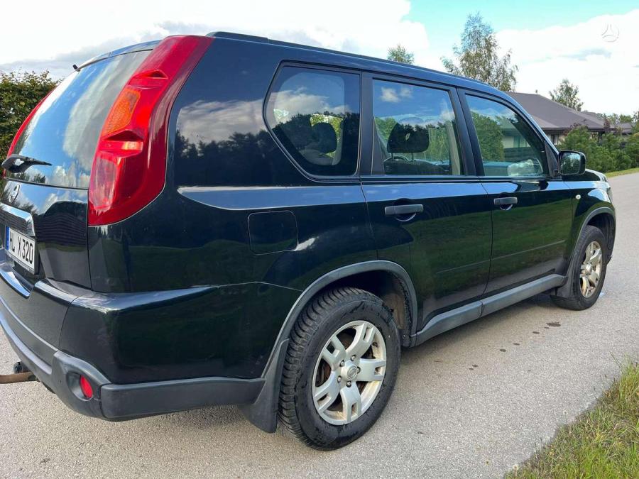 Black Nissan X-Trail 2007 in Plunge, with an engine capacity of 2.00 L and mileage of 260 thousand km for 3850 €, photo 5 on AUTOMOTO.COM.LV