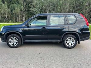 Black Nissan X-Trail 2007 in Plunge, with an engine capacity of 2.00 L and mileage of 260 thousand km for 3850 €, photo 6 on AUTOMOTO.COM.LV