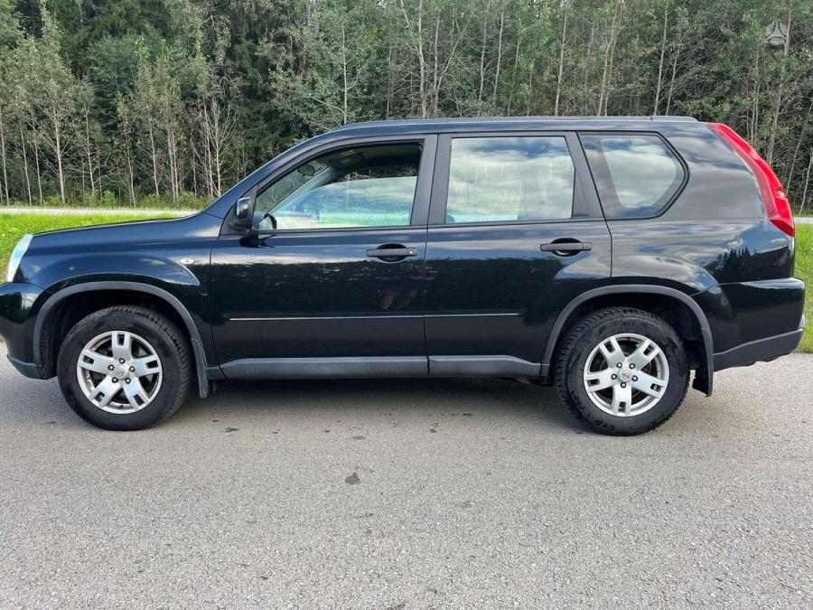 Black Nissan X-Trail 2007 in Plunge, with an engine capacity of 2.00 L and mileage of 260 thousand km for 3850 €, photo 6 on AUTOMOTO.COM.LV