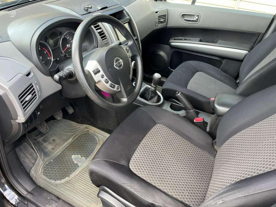 Black Nissan X-Trail 2007 in Plunge, with an engine capacity of 2.00 L and mileage of 260 thousand km for 3850 €, photo 11 on AUTOMOTO.COM.LV