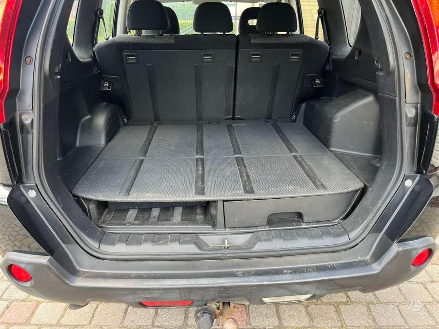 Black Nissan X-Trail 2007 in Plunge, with an engine capacity of 2.00 L and mileage of 260 thousand km for 3850 €, photo 15 on AUTOMOTO.COM.LV