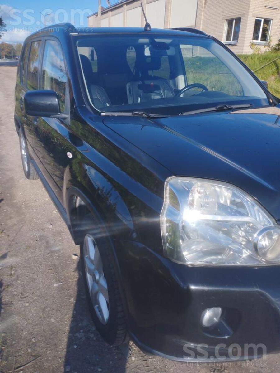 Black Nissan X-Trail 2007 in Rezekne, with an engine capacity of 2.00 L and mileage of 260 thousand km for 3750 €, photo 5 on AUTOMOTO.COM.LV