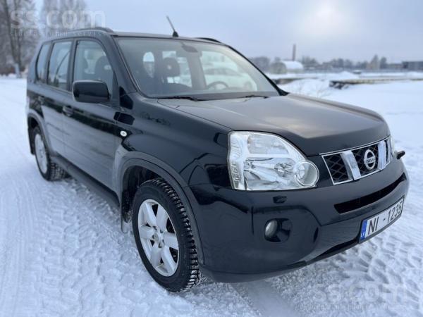 Black Nissan X-Trail 2008 in Valmiera, with an engine capacity of 2.50 L and mileage of 0 thousand km for 4450 €, photo 1 on AUTOMOTO.COM.LV