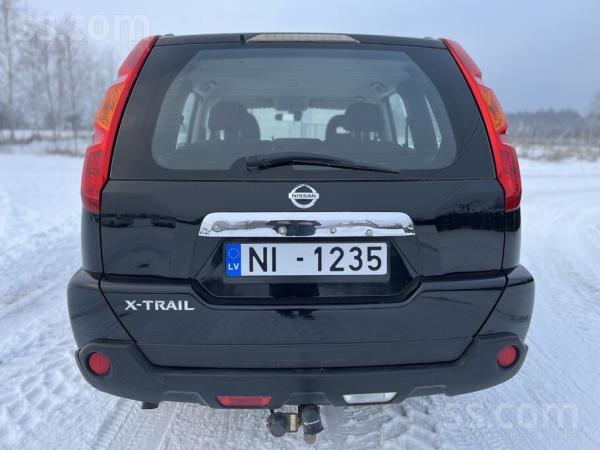Black Nissan X-Trail 2008 in Valmiera, with an engine capacity of 2.50 L and mileage of 0 thousand km for 4450 €, photo 4 on AUTOMOTO.COM.LV