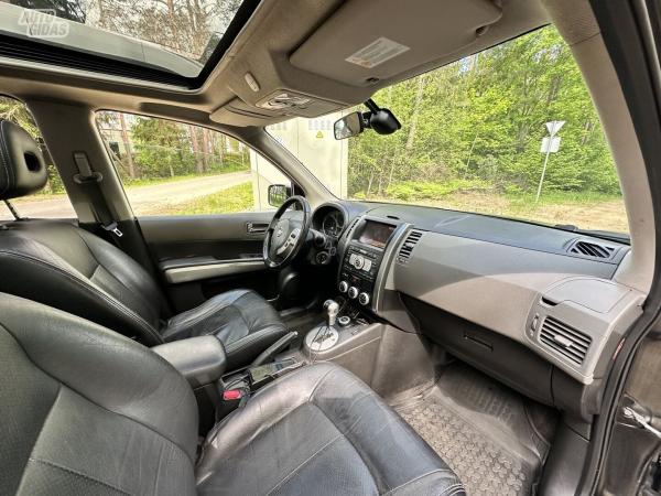 Black Nissan X-Trail 2008 in Vilnius, with an engine capacity of 2.50 L and mileage of 301 thousand km for 3750 €, photo 7 on AUTOMOTO.COM.LV