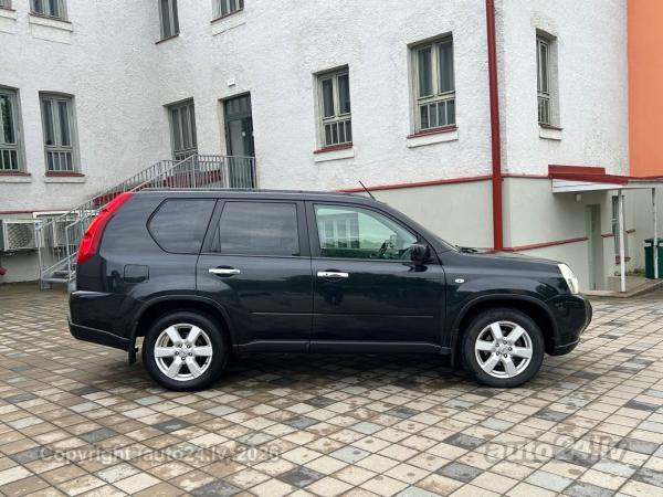 Melns Nissan X-Trail 2008 Valga, ar dzinēja tilpumu 2.00 L un nobraukumu 308 tūkst. km par 2700 €, foto 4 vietnē AUTOMOTO.COM.LV