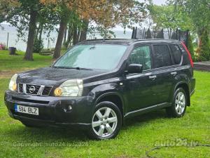 Black Nissan X-Trail 2008 in Tallinn, with an engine capacity of 2.00 L and mileage of 308 thousand km for 4198 €, photo 5 on AUTOMOTO.COM.LV
