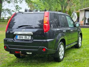 Black Nissan X-Trail 2008 in Tallinn, with an engine capacity of 2.00 L and mileage of 308 thousand km for 4198 €, photo 6 on AUTOMOTO.COM.LV