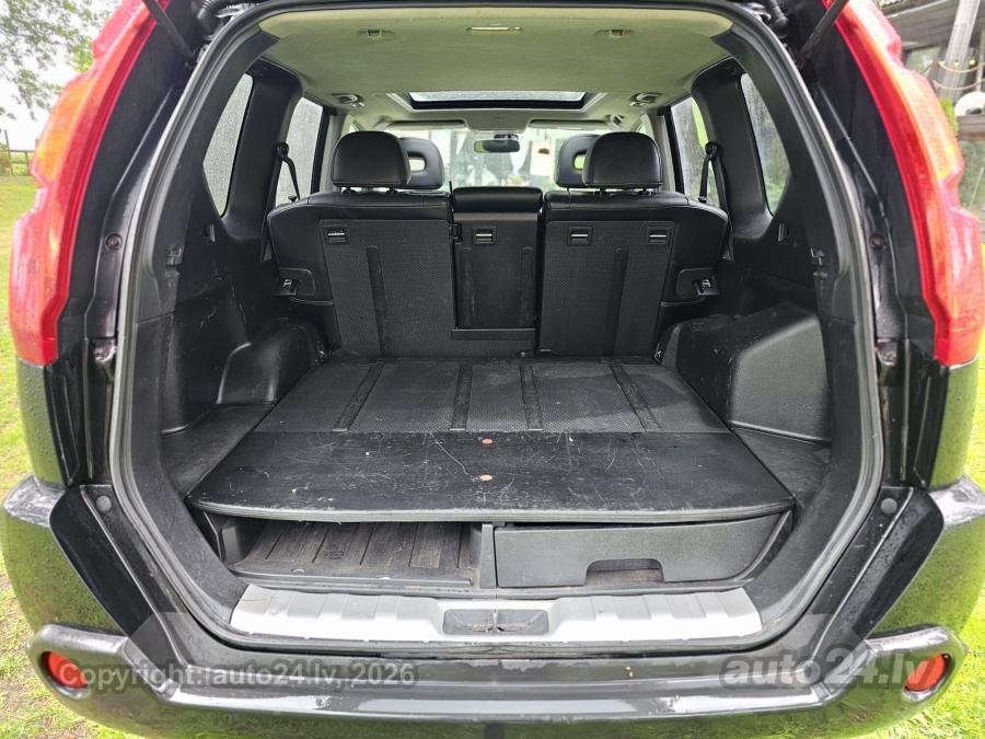 Black Nissan X-Trail 2008 in Tallinn, with an engine capacity of 2.00 L and mileage of 308 thousand km for 4198 €, photo 15 on AUTOMOTO.COM.LV