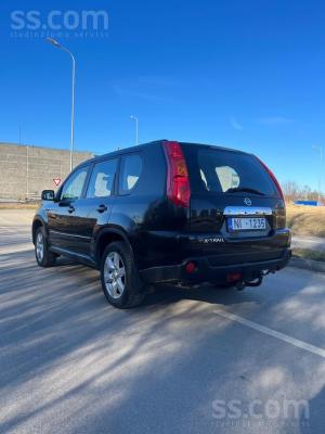 Black Nissan X-Trail 2008 in Valmiera, with an engine capacity of 2.50 L and mileage of 381 thousand km for 2760 €, photo 6 on AUTOMOTO.COM.LV