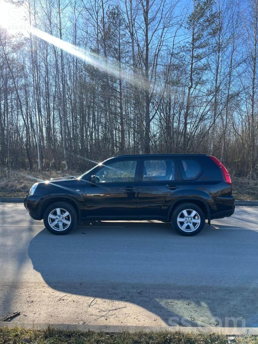 Black Nissan X-Trail 2008 in Valmiera, with an engine capacity of 2.50 L and mileage of 381 thousand km for 2760 €, photo 7 on AUTOMOTO.COM.LV