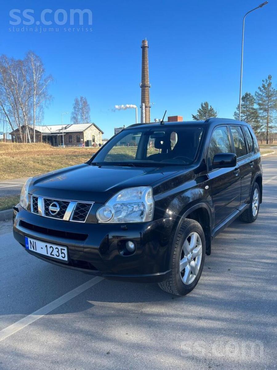 Black Nissan X-Trail 2008 in Valmiera, with an engine capacity of 2.50 L and mileage of 381 thousand km for 2760 €, photo 8 on AUTOMOTO.COM.LV
