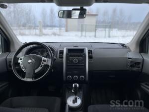 Black Nissan X-Trail 2008 in Valmiera, with an engine capacity of 2.50 L and mileage of 381 thousand km for 2760 €, photo 11 on AUTOMOTO.COM.LV