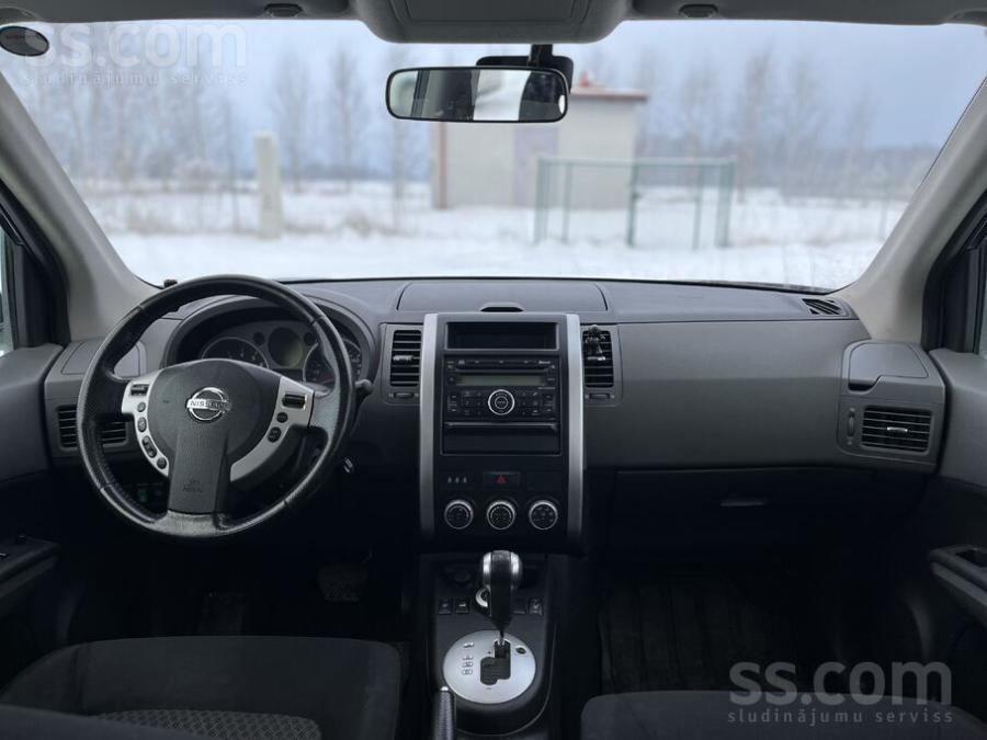 Black Nissan X-Trail 2008 in Valmiera, with an engine capacity of 2.50 L and mileage of 381 thousand km for 2760 €, photo 11 on AUTOMOTO.COM.LV