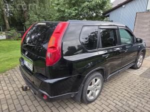Black Nissan X-Trail 2008 in Riga, with an engine capacity of 2.50 L and mileage of 276 thousand km for 3200 €, photo 4 on AUTOMOTO.COM.LV