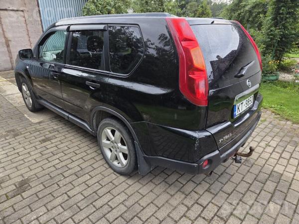 Black Nissan X-Trail 2008 in Riga, with an engine capacity of 2.50 L and mileage of 276 thousand km for 3200 €, photo 4 on AUTOMOTO.COM.LV
