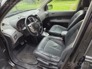 Black Nissan X-Trail 2008 in Riga, with an engine capacity of 2.50 L and mileage of 276 thousand km for 3200 €, photo 7 on AUTOMOTO.COM.LV