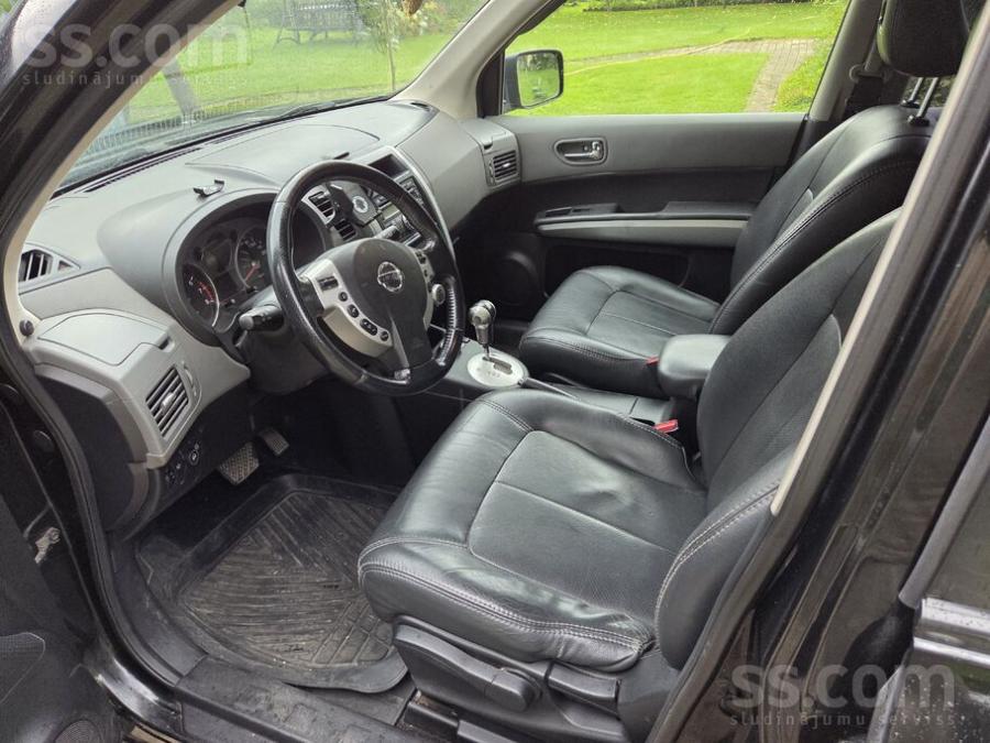 Black Nissan X-Trail 2008 in Riga, with an engine capacity of 2.50 L and mileage of 276 thousand km for 3200 €, photo 7 on AUTOMOTO.COM.LV