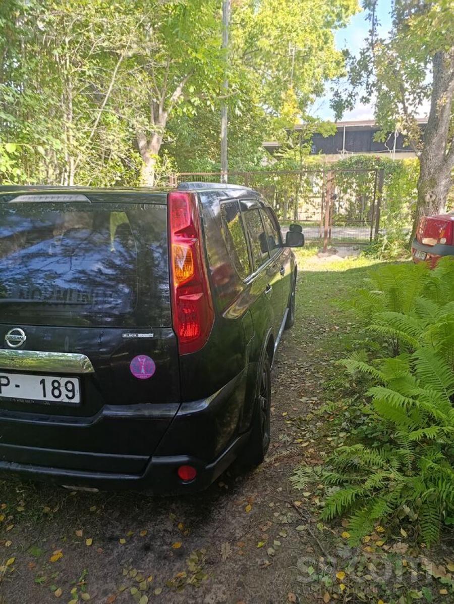 Black Nissan X-Trail 2008 in Riga, with an engine capacity of 2.00 L and mileage of 238 thousand km for 1500 €, photo 3 on AUTOMOTO.COM.LV