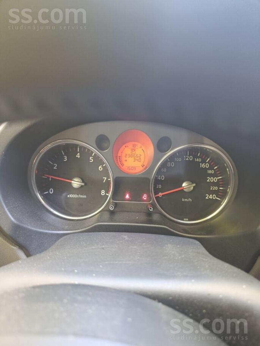 Black Nissan X-Trail 2008 in Riga, with an engine capacity of 2.00 L and mileage of 238 thousand km for 1500 €, photo 5 on AUTOMOTO.COM.LV