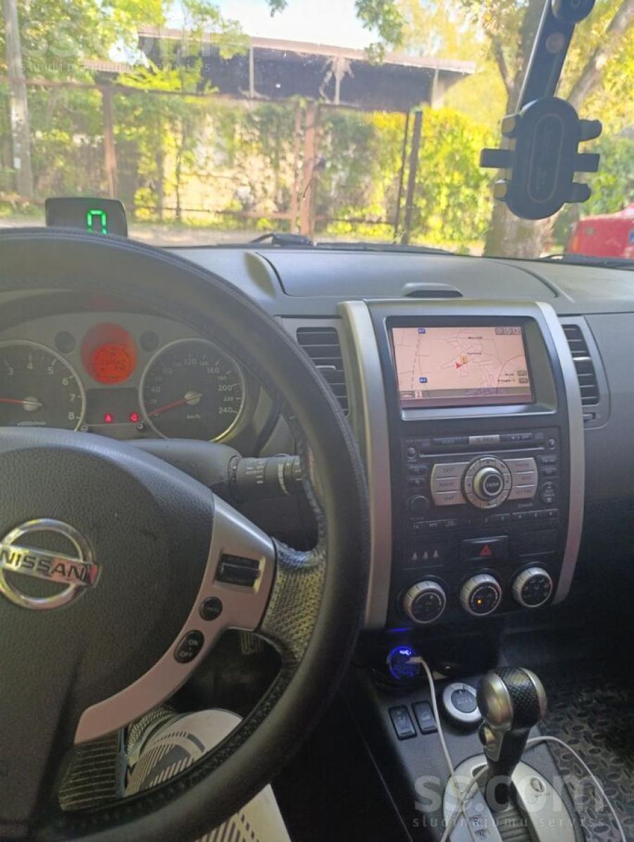 Black Nissan X-Trail 2008 in Riga, with an engine capacity of 2.00 L and mileage of 238 thousand km for 1500 €, photo 6 on AUTOMOTO.COM.LV