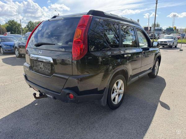 Nissan X-Trail 2008 in Marijampole on AUTOMOTO.COM.LV Black Nissan X-Trail 2008 in Marijampole, with an engine capacity of 2.00 L and mileage of 305 thousand km for 2750 €, photo 5 on AUTOMOTO.COM.LV