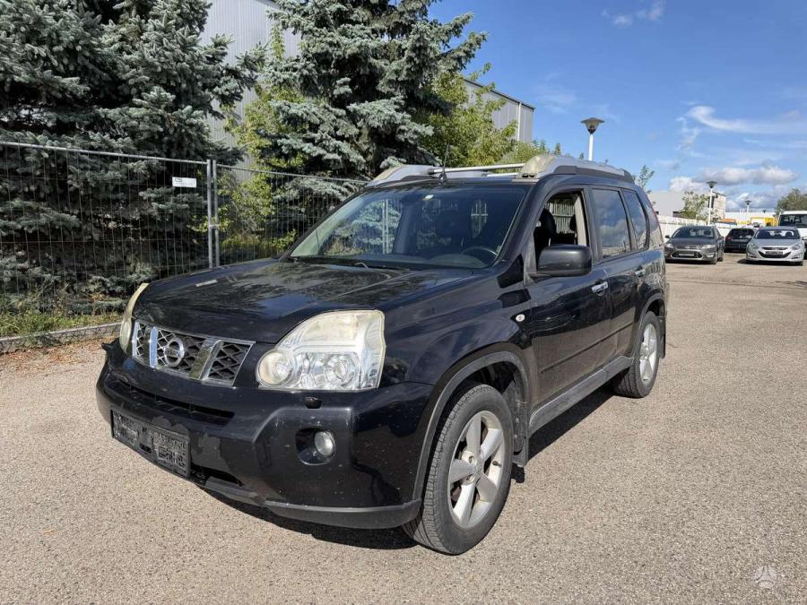 Black Nissan X-Trail 2008 in Marijampole, with an engine capacity of 2.00 L and mileage of 305 thousand km for 2750 €, photo 8 on AUTOMOTO.COM.LV