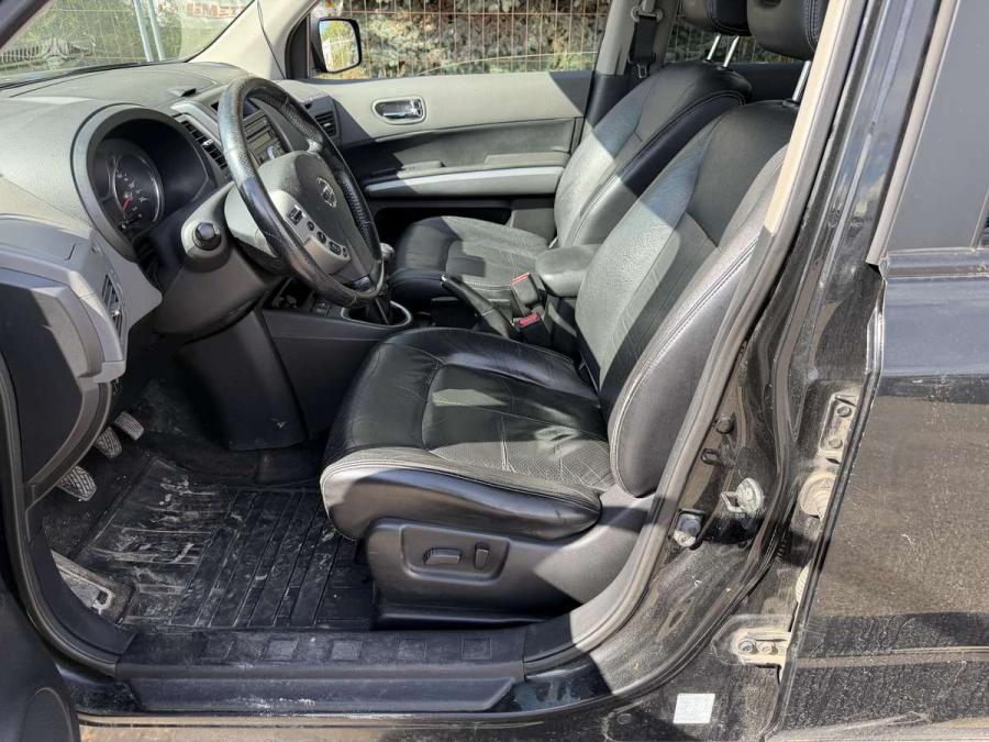 Black Nissan X-Trail 2008 in Marijampole, with an engine capacity of 2.00 L and mileage of 305 thousand km for 2750 €, photo 10 on AUTOMOTO.COM.LV